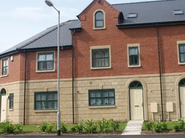 Platt Lane Sports Complex, Werneth Avenue, Manchester, M14 7BN, United Kingdom | 4 bed townhouse for rent #165385747 | Rentberry