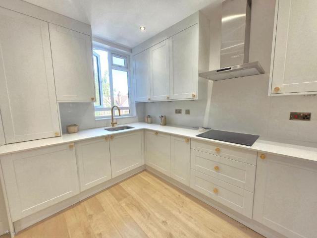 Platts Lane, Hampseatd, NW3 3 bed flat to rent £3,500 pcm £808 pw