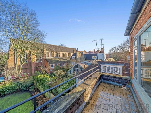 Platts Lane, Hampstead NW3, 3 bed flat to rent, £3,500 pcm | PrimeLocation