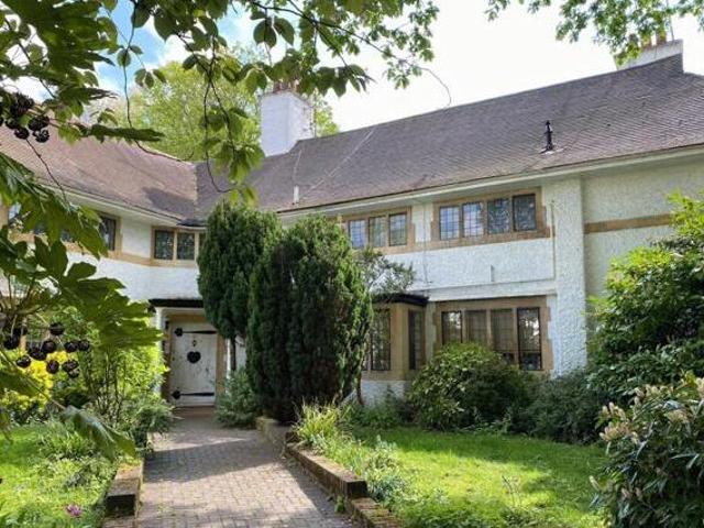 Platts Lane, London, 3 Bedroom Apartment