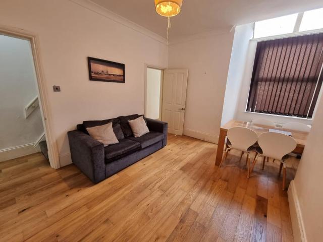 Playfair Street, M14 4DD 4 bed terraced house to rent £2,100 pcm £485 pw