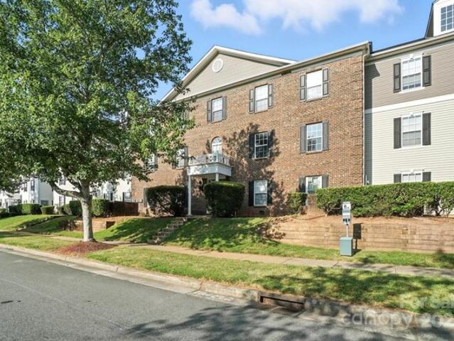 Plaza Walk Dr, Charlotte, Condo For Sale