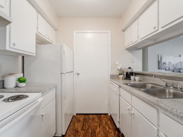 Plaza DeVille Golden Maple