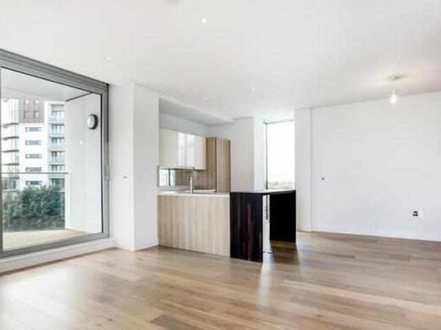 Plaza Gardens, London, 2 Bedroom Flat