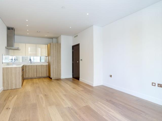 Plaza Gardens, London SW15, 1 bed flat to rent, £2,400 pcm | PrimeLocation