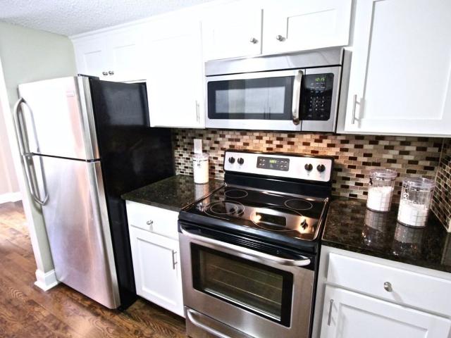 Plaza La Belle Apartments 4 Bedroom Apartment for Rent at 4427 Holly St, Kansas City, MO 64111 West Plaza