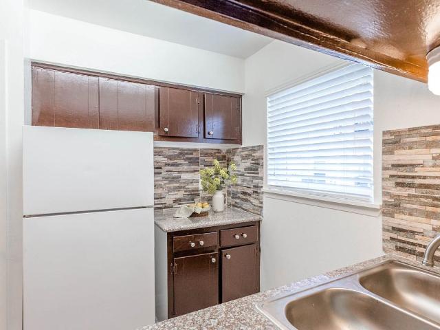 Plaza on Hammerly 2 Bedroom Apartment for Rent at 8515 Hammerly Blvd, Houston, TX 77055 Spring Branch East