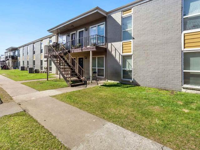 Plaza on Hammerly 2 Bedroom Apartment for Rent at 8515 Hammerly Blvd, Houston, TX 77055 Spring Branch East