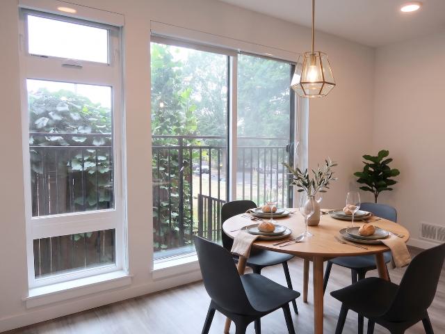 Plaid Apartments Studio Apartment for Rent at 514 Federal Ave E, Seattle, WA 98102 Broadway