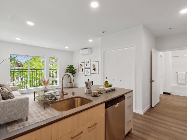 Plaid Apartments Studio Apartment for Rent at 514 Federal Ave E, Seattle, WA 98102 Broadway