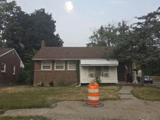 Plainview Ave