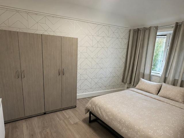 Plaistow 2 Bed Flat | Bills Included | 4 People