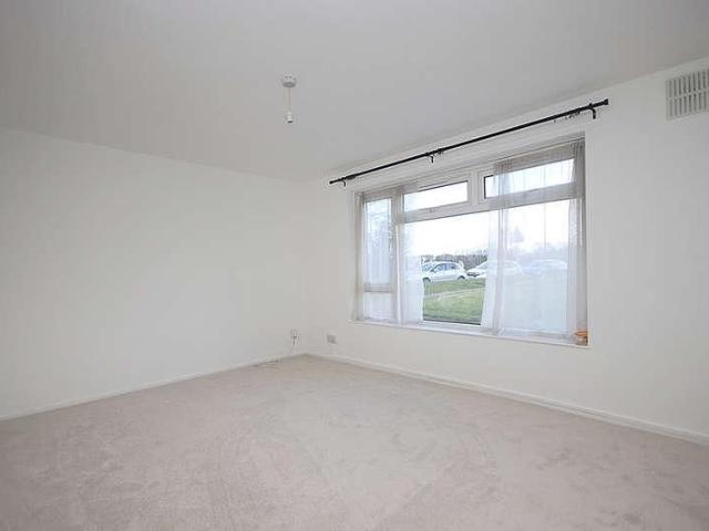 Plaistow Village, RH14