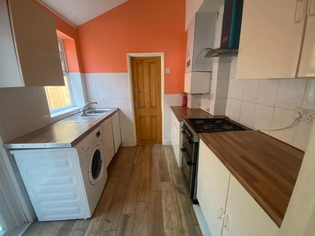 Plaistow E13 2 bed terraced house to rent £2,100 pcm £485 pw
