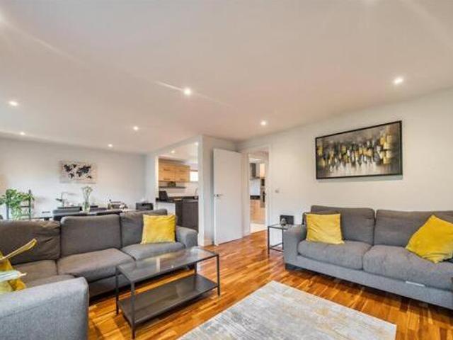 Plaistow Lane, Bromley, 2 Bedroom Apartment