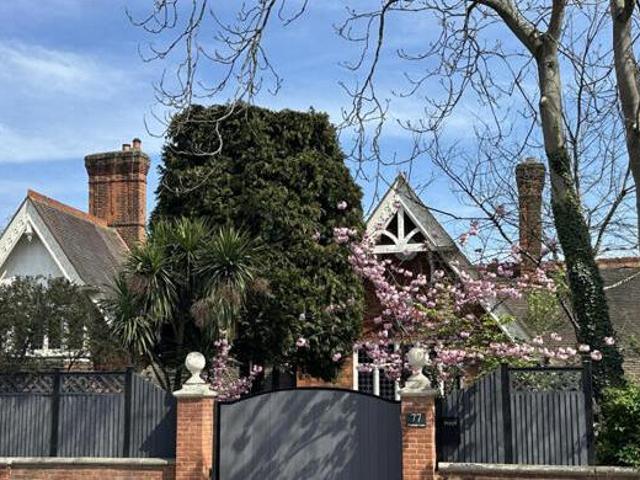 Plaistow Lane, Bromley, 4 Bedroom Semi detached