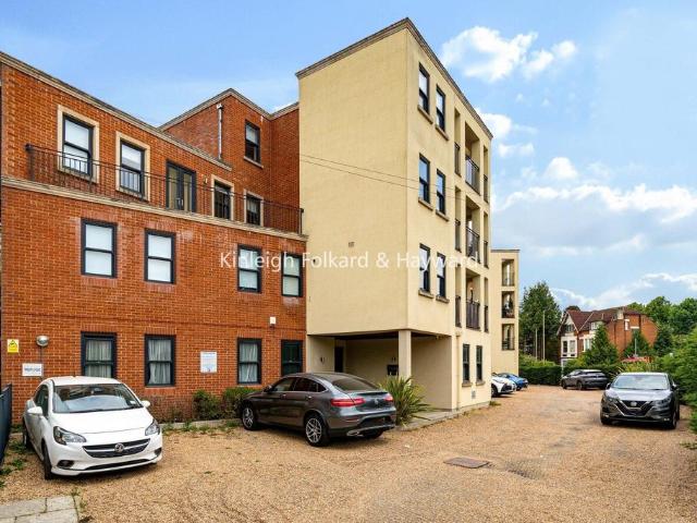 Plaistow Lane, Bromley, Kent, BR1 2 bed flat to rent £1,900 pcm £438 pw