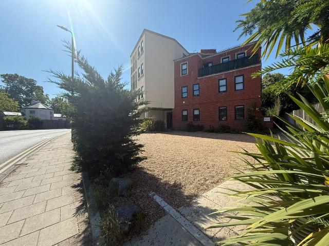 Plaistow Lane, Bromley, Kent BR1, 2 bed flat to rent, £1,900 pcm | PrimeLocation