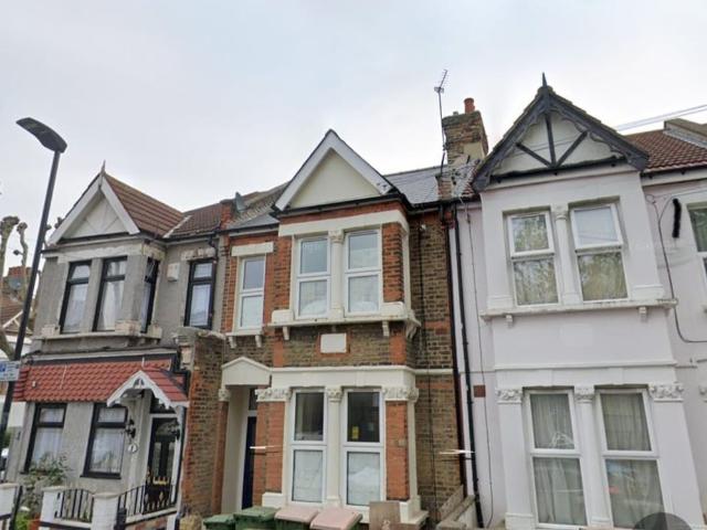Plaistow, London E13, 1 bed flat to rent, £1,750 pcm | PrimeLocation