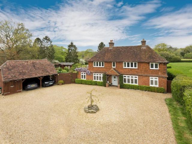 Plaistow Road, Dunsfold, Godalming. 6 bed equestrian property to rent £6,250 pcm £1,442 pw