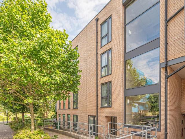 Plamer Court, Colindale, London, NW9 2 bed flat to rent £2,200 pcm £508 pw