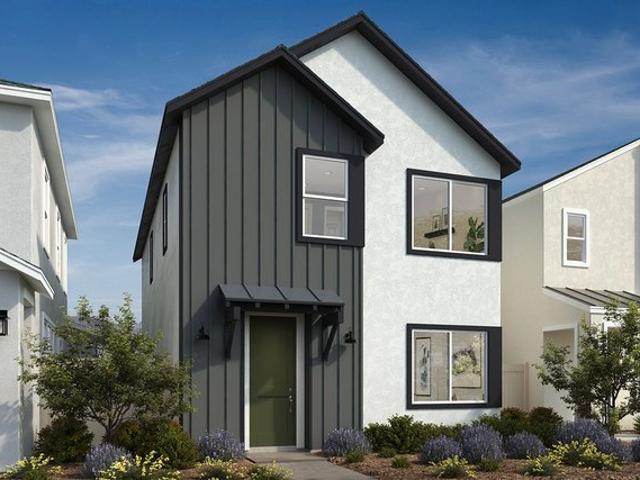 Plan 1419 Modeled Poppy at Valencia Community