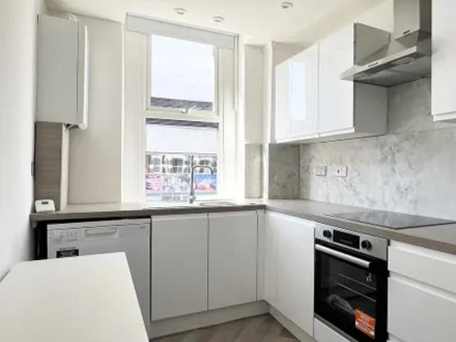 Planet Pizza, 680 High Road, London, N12 9PT, United Kingdom | 2 bed apartment for rent #167596961 | Rentberry