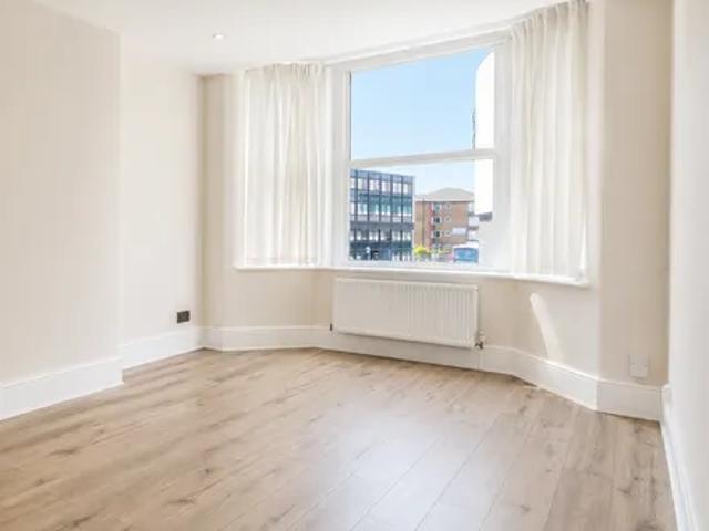 Planet Pizza, 680 High Road, London, N12 9PT, United Kingdom | 2 bed apartment for rent #168162681 | Rentberry