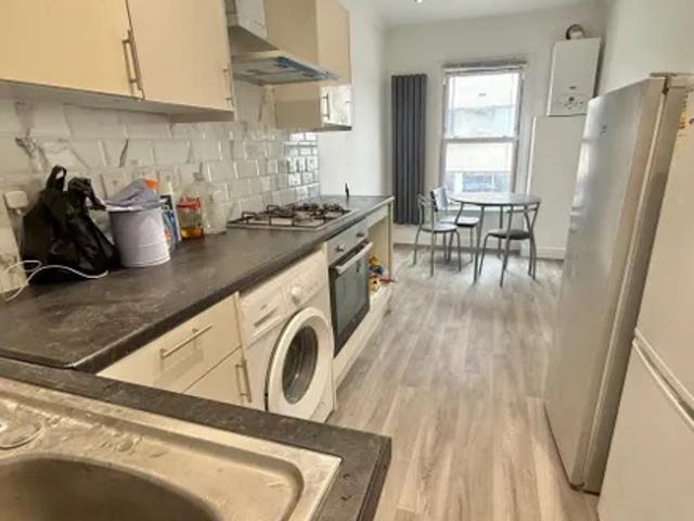Planet Pizza, 680 High Road, London, N12 9PT, United Kingdom | Room for rent #165461659 | Rentberry