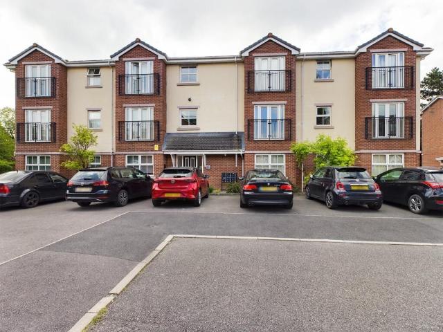 Planewood Gardens, Warrington WA3, 2 bed flat to rent, £900 pcm | PrimeLocation