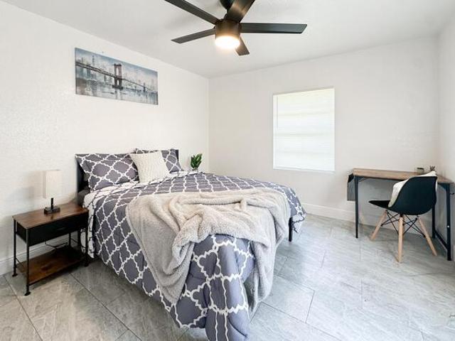 Plant City Home with Dining area. Comfortable & cozy