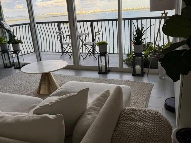 Plant filled relaxing water view 1 bed/1 bath