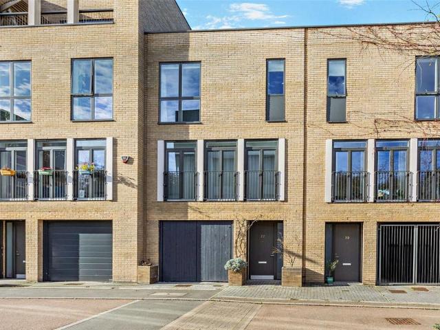Plantation Avenue, Trumpington. 3 bed terraced house to rent £3,000 pcm £692 pw