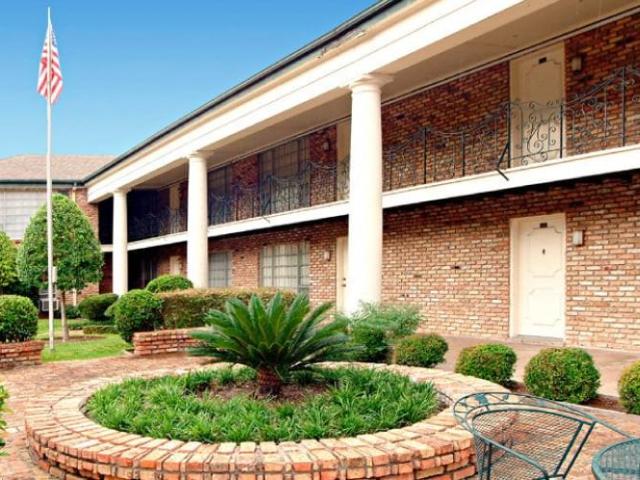 Plantation Apartments 3 Bedroom Apartment for Rent at 2425 Sage Rd, Houston, TX 77056 Great Uptown