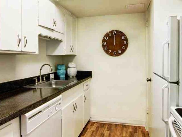 Plantation Apartments 2 Bedroom Apartment for Rent at 2425 Sage Rd, Houston, TX 77056 Great Uptown