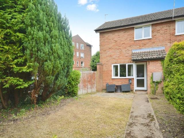 Plantation Road, Amersham 1 bed terraced house to rent £1,375 pcm £317 pw