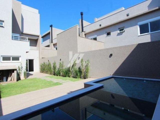 Planta moderna com piscina e amplo jardim!