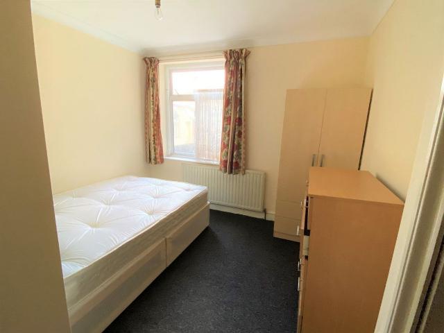 Plashet Grove, London E6, 1 bed flat to rent, £1,550 pcm | PrimeLocation