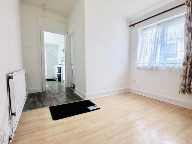 Plashet Grove, London E6, 1 bed flat to rent, £1,575 pcm | PrimeLocation