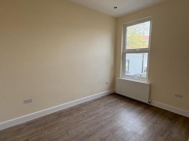 Plashet Grove, London E6, 3 bed flat to rent, £3,000 pcm | PrimeLocation