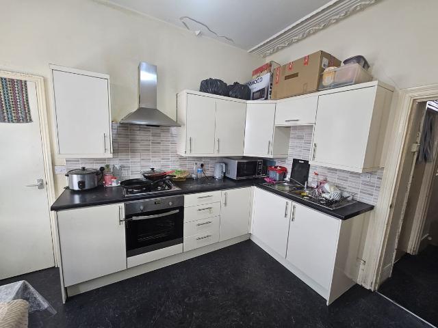 Plashet Road, London E13, 4 bed flat to rent, £1,950 pcm | PrimeLocation