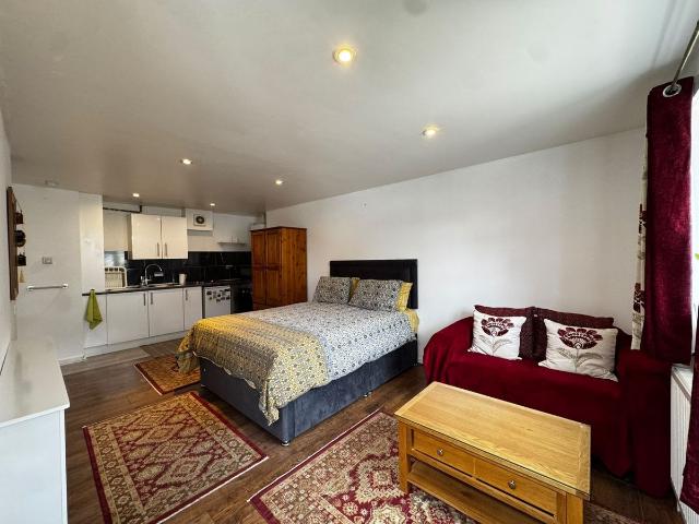 Plashet Road, London, London E130Qa E13, Studio to rent, £1,250 pcm | PrimeLocation