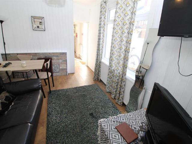 Plasnewydd Place, Cardiff CF24 7 bed house to rent £3,150 pcm £727 pw