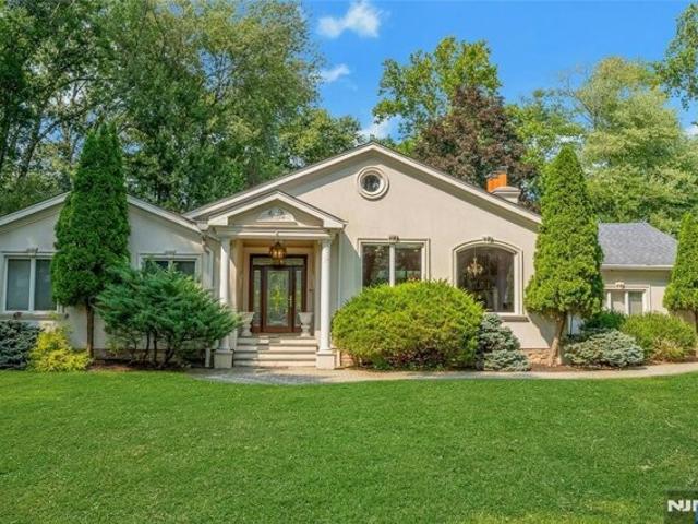 Pleasant Ave, Upper Saddle River, Home For Sale