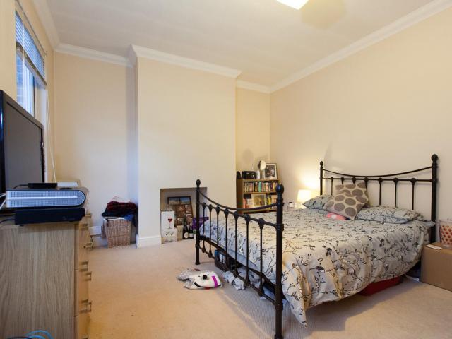 Pleasant double bedroom in the I|sle of Dogs neighbourhood Has a Room