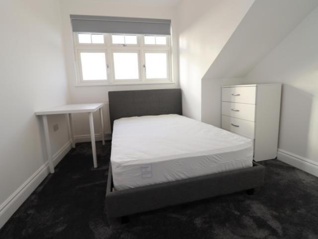 Pleasant double bedroom in Enfield Has a Room