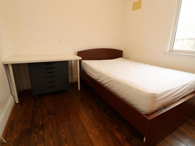 Pleasant double bedroom in Plaistow Has a Room