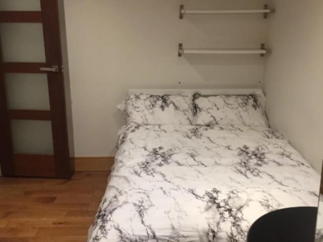 Pleasant double bedroom near the Bethnal Green Gardens Has a Room