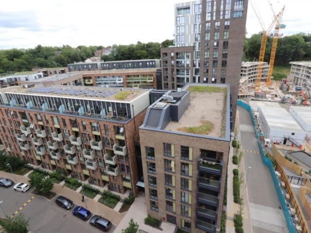 Pleasant double ensuite bedroom close to Elverson Road DLR station Has a Room