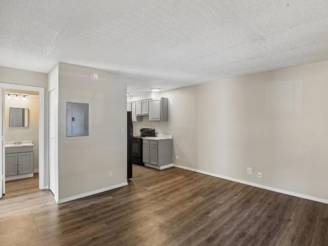 Pleasant Grove Apartments 2 Bedroom Apartment for Rent at 530 Sundown Dr, Independence, MO 64054 Bundschu